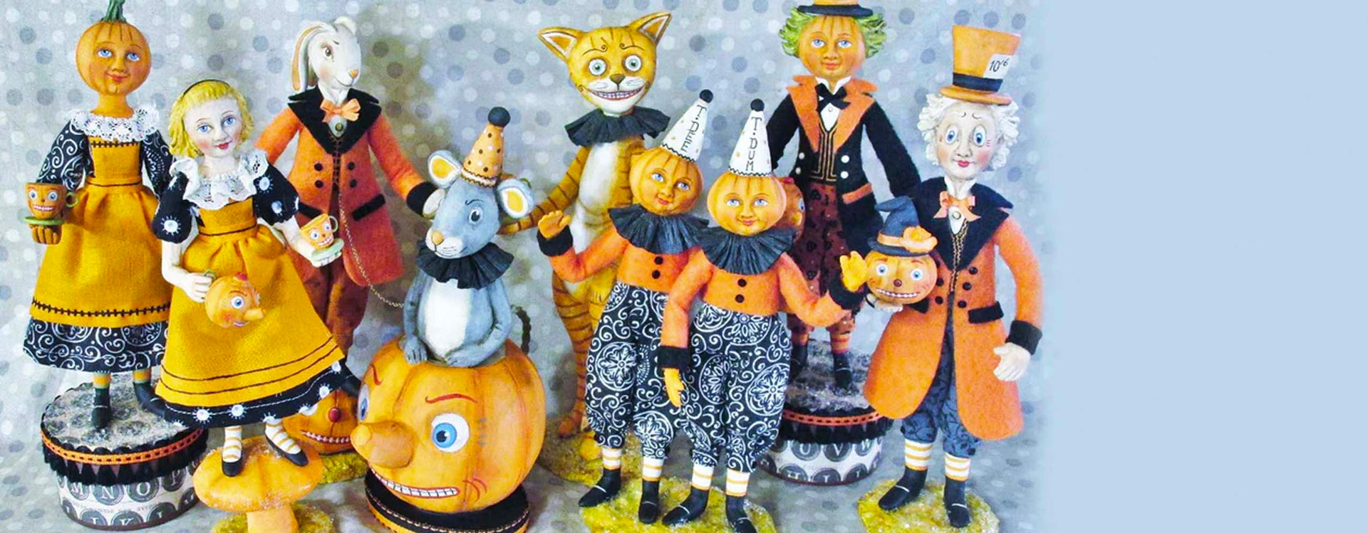 Roger's Gardens Halloween 2021 - Cabinet of Curiosities