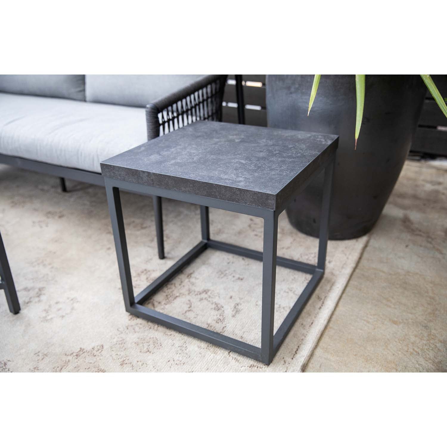 St. Croix 20"x 20" Square End Table – Roger's Gardens